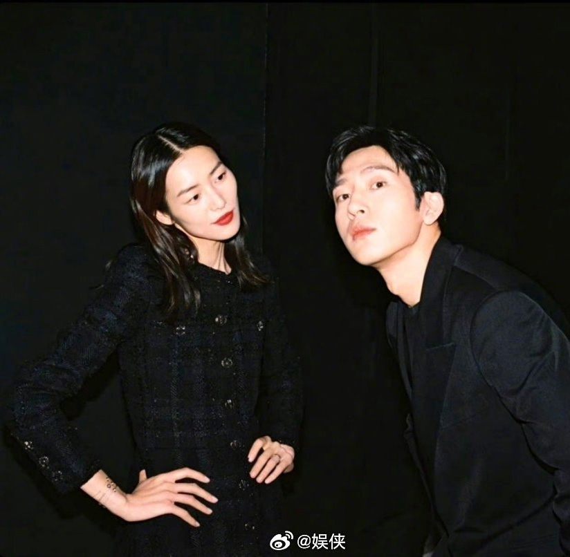 Rumoured couple Jing Boran and Liu Wen scramble to hide from cameras when spotted at A-Mei’s ...
